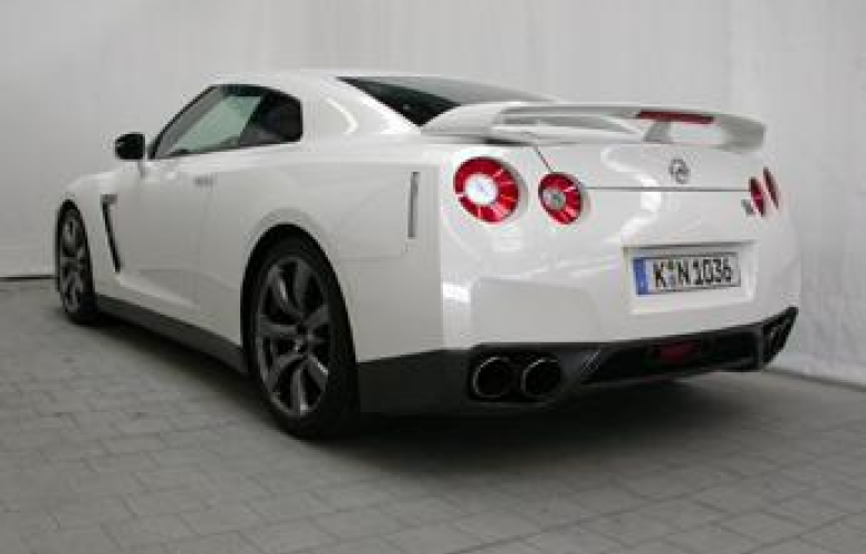 Nissan GT R Premium Edition 3.8 Biturbo 2dr Coupe 2009 | RiDC