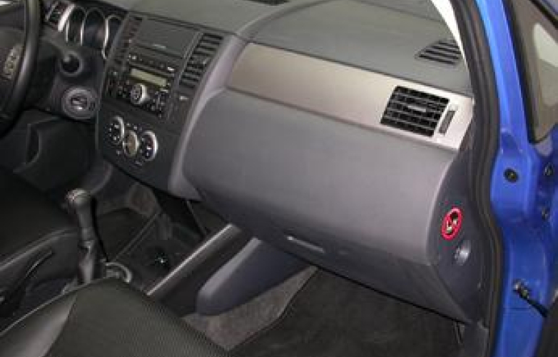 Nissan Tiida tekna 1.6 5dr hatchback 2008 | RiDC