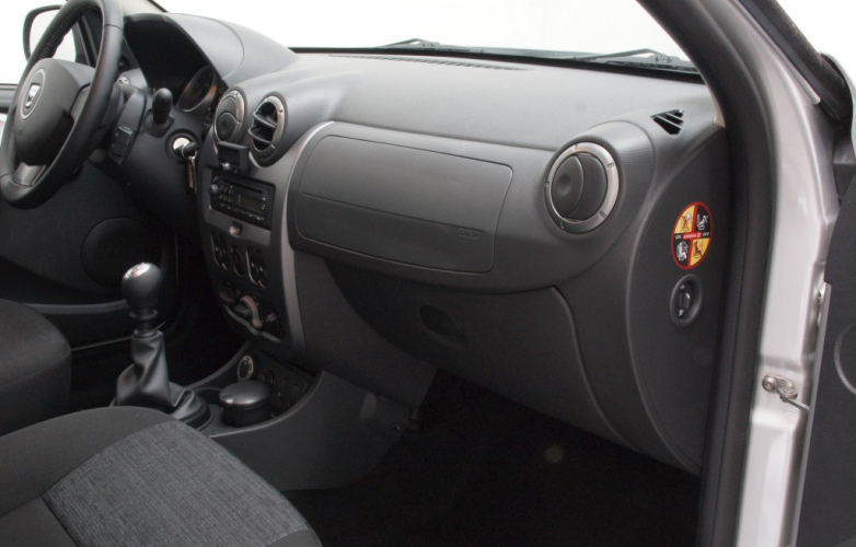 renault duster interior 2012