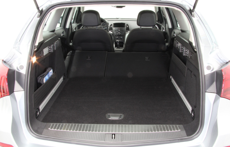 Vauxhall Astra Sports Tourer Innovation 1.7 CDTI 96kW 130 PS 5dr estate ...