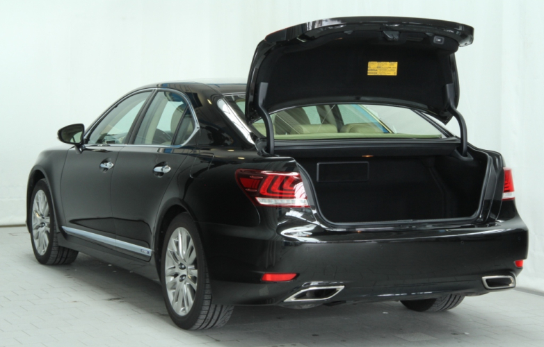 Lexus LS 600h Hybrid AWD 4dr saloon 2013 | RiDC