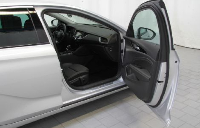 Insignia Grand 5dr hatch 2017 | RiDC