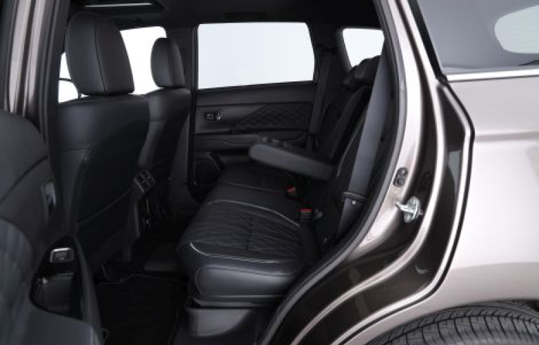 Outlander 5dr saloon 2019 | RiDC