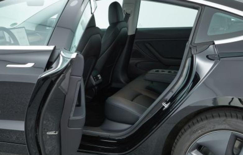 Model 3 Standard Range 5dr hatch 2019 | RiDC