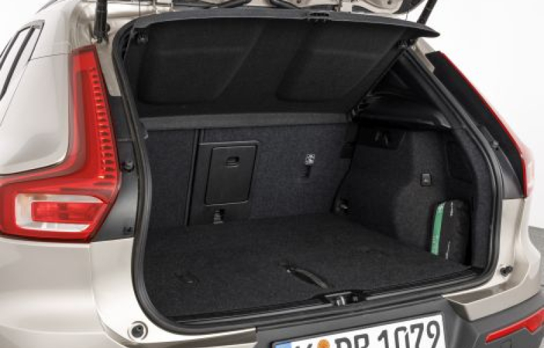 XC40 B3 5dr saloon 2023 | RiDC