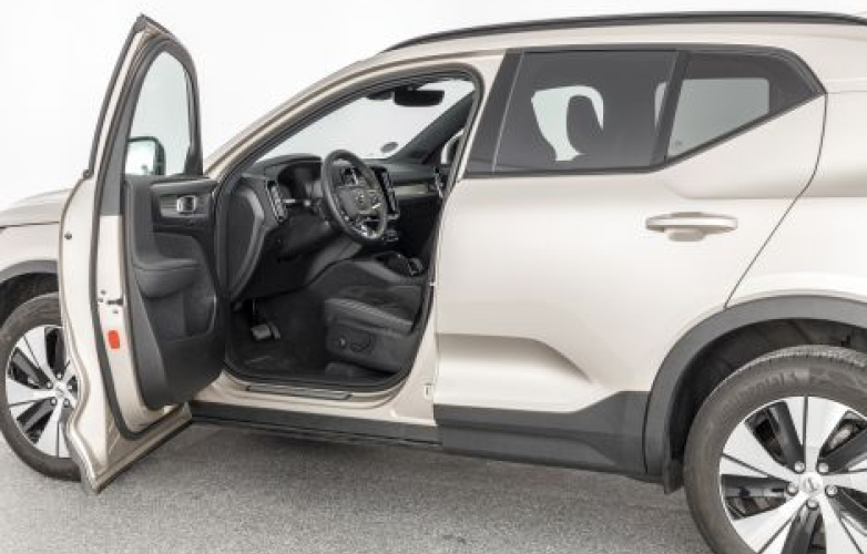 XC40 B3 5dr saloon 2023 | RiDC