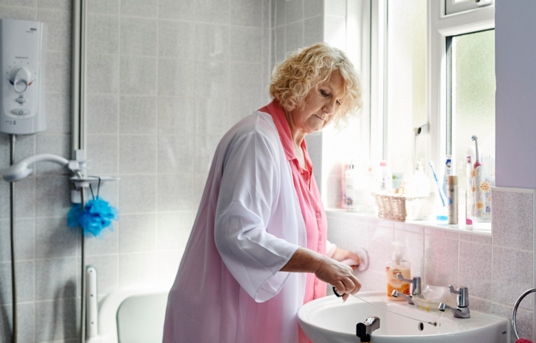 Help with getting into the bath | RiDC